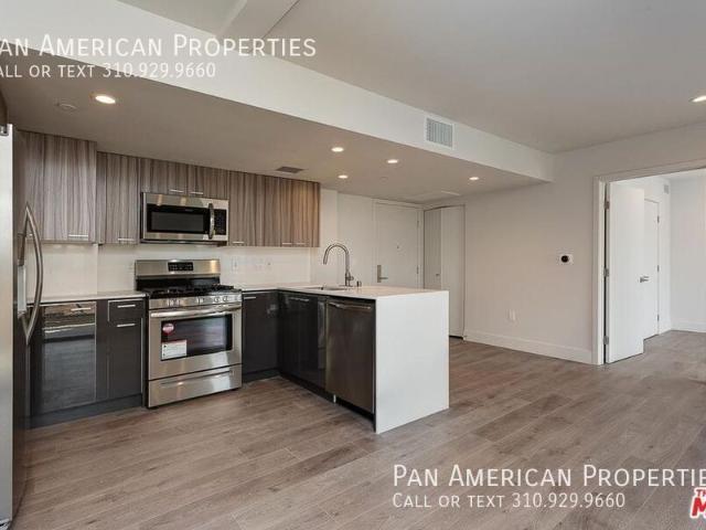 2 BR, 2 BA Apartment 1306 N Orange Dr Los Angeles, CA 90028