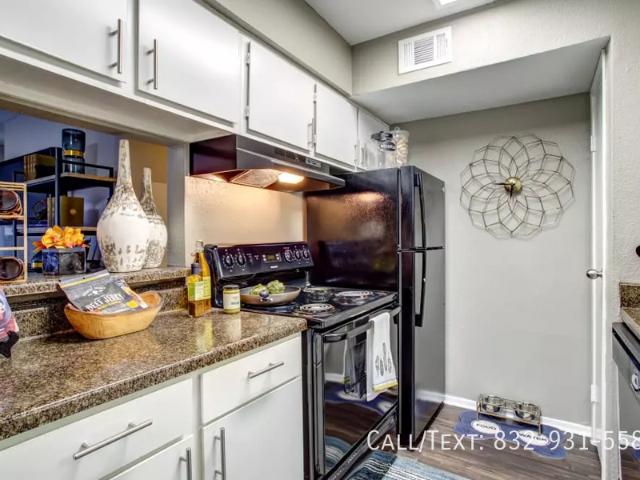 2 BR, 2 BA Apartment 13099 Westella Dr, Houston, TX 77077