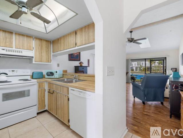 2 BR, 2 BA Apartment 1309 SE 8th St, Unit 201, Cape Coral, FL 33990