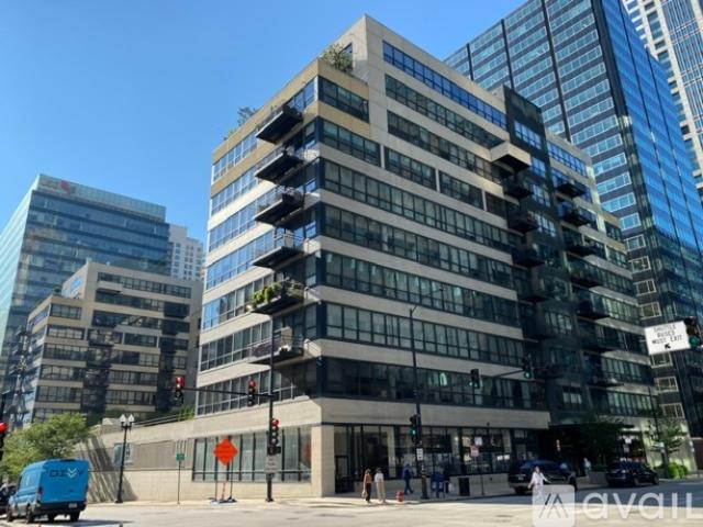 2 BR, 2 BA Apartment 130 South Canal Street, Unit 804, Chicago, IL 60606