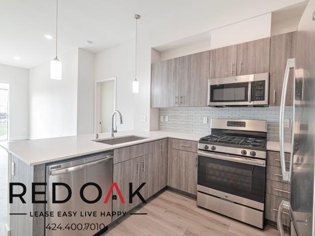 2 BR, 2 BA Apartment 1331 W 7th St, Los Angeles, CA 90017
