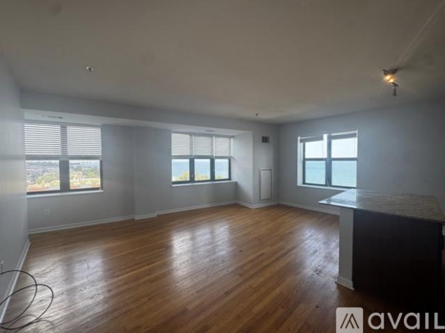 2 BR, 2 BA Apartment 1337 W Fargo Ave, Unit 1001, Chicago, IL 60626