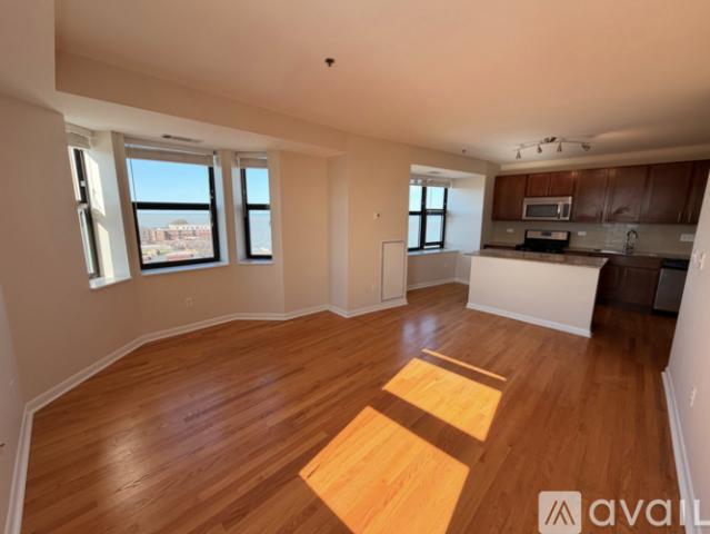 2 BR, 2 BA Apartment 1337 W Fargo Ave, Unit 1301, Chicago, IL 60626