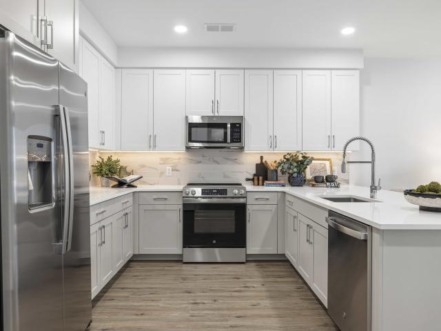 2 BR, 2 BA Apartment 137 Patterson Street Unit 247, Hillsdale, NJ 07642
