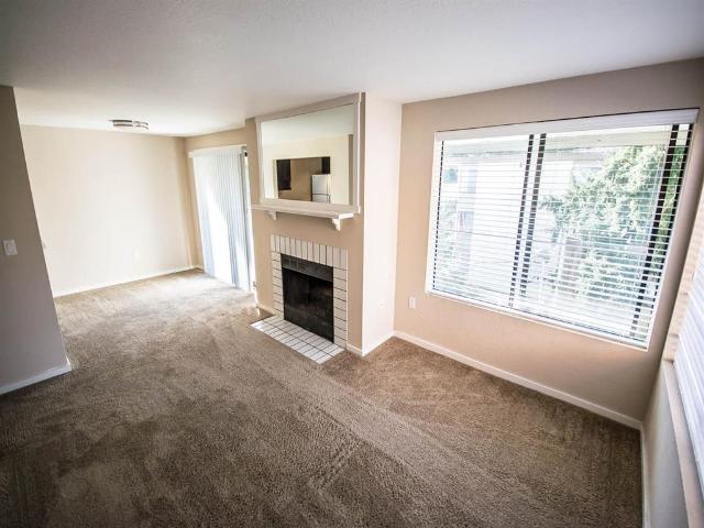 2 BR, 2 BA Apartment 13410 Greenwood Avenue North Unit 106, Seattle, WA 98133