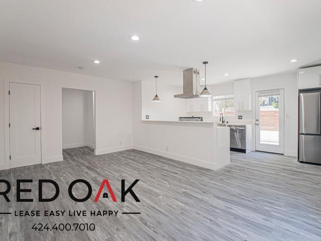 2 BR, 2 BA Apartment 1350 North Fuller Avenue, Los Angeles, CA 90046