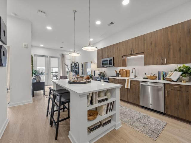 2 BR, 2 BA Apartment 1351 East Woodlawn Road Unit 203, Charlotte, NC 28209