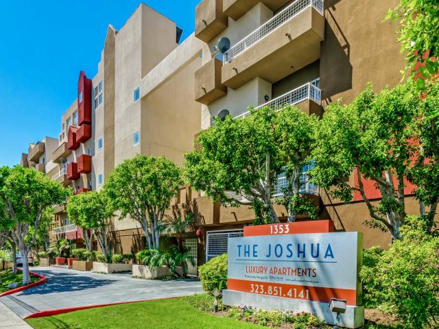 2 BR, 2 BA Apartment 1353 N Martel Ave Unit 404, Los Angeles, CA 90046