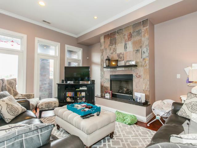 2 BR, 2 BA Apartment 1357 West Grand Avenue, Chicago, IL 60642