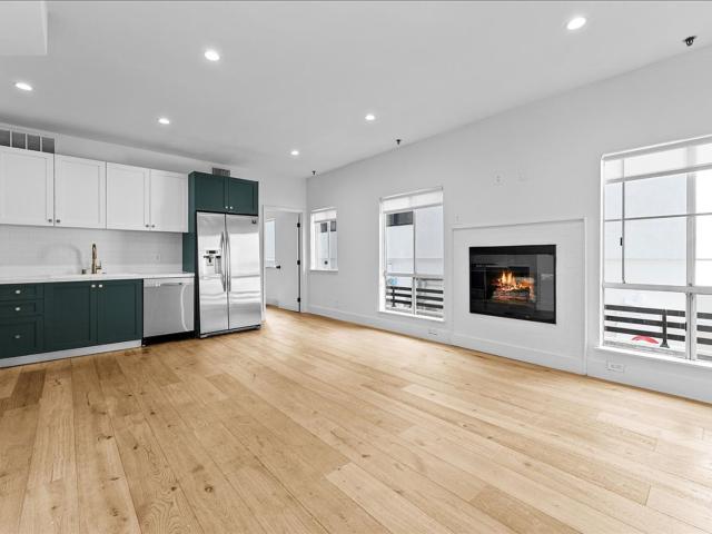 2 BR, 2 BA Apartment 135 N. Doheny Drive, West Hollywood, CA 90048