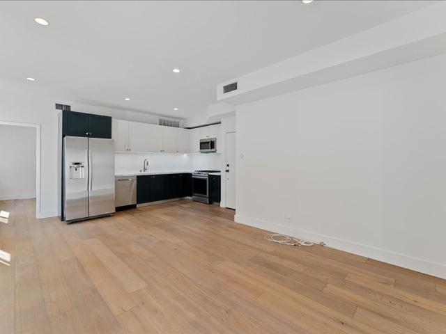 2 BR, 2 BA Apartment 135 N. Doheny Drive, West Hollywood, CA 90048
