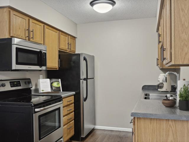 2 BR, 2 BA Apartment 135 Nathan Lane North Unit N105, Minneapolis, MN 55441