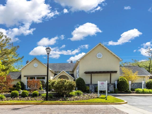 2 BR, 2 BA Apartment 13615 Colgate Way Unit 0944, Silver Spring, MD 20904