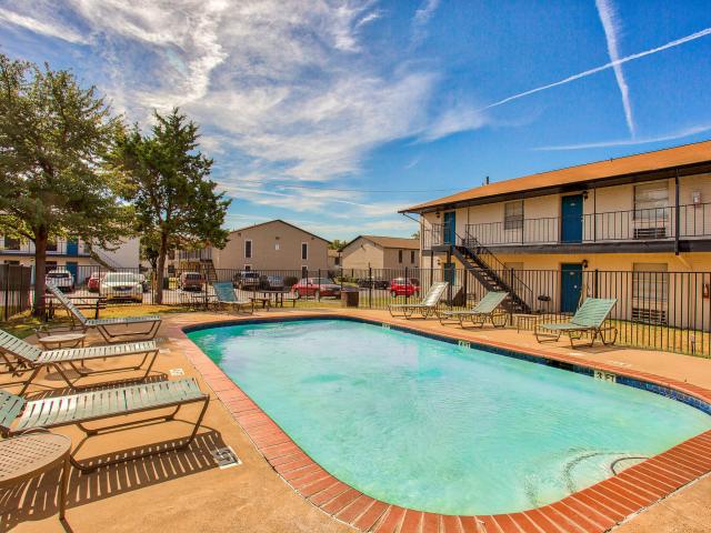 2 BR, 2 BA Apartment 13660 C.F. Hawn Fwy Unit 205, Dallas, TX 75253
