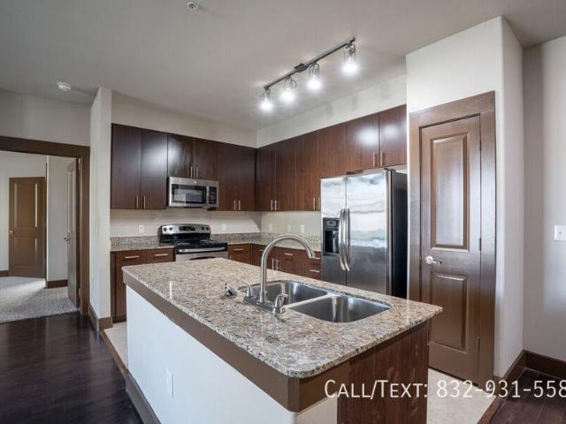 2 BR, 2 BA Apartment 13720 Lockwood Rd, Houston, TX 77044
