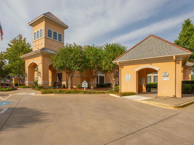 2 BR, 2 BA Apartment 13731 Goldmark Dr Unit 2 4206, Dallas, TX 75243