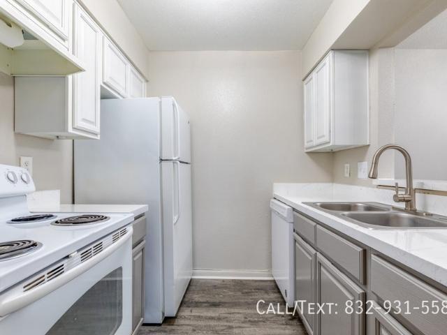 2 BR, 2 BA Apartment 13800 Myrtlea Dr, Houston, TX 77079