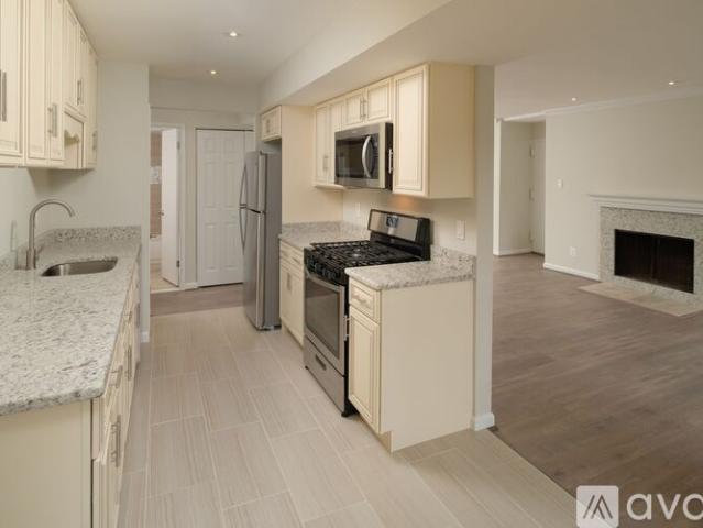 2 BR, 2 BA Apartment 138 Duvall Ln, Unit 401, Gaithersburg, MD 20877