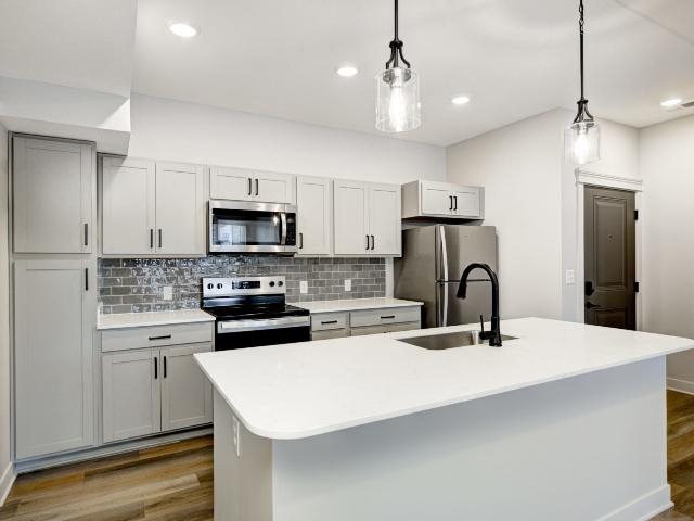 2 BR, 2 BA Apartment 13957 Royal Park Drive Unit 21 21 106, Noblesville, IN 46060