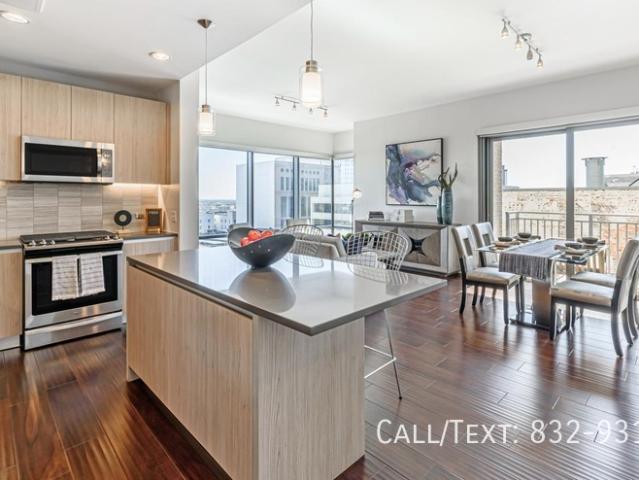 2 BR, 2 BA Apartment 1399 Fannin St, Houston, TX 77002