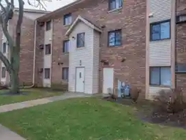 2 BR, 2 BA Apartment 13 Echo Ct, Vernon Hls, IL 60061
