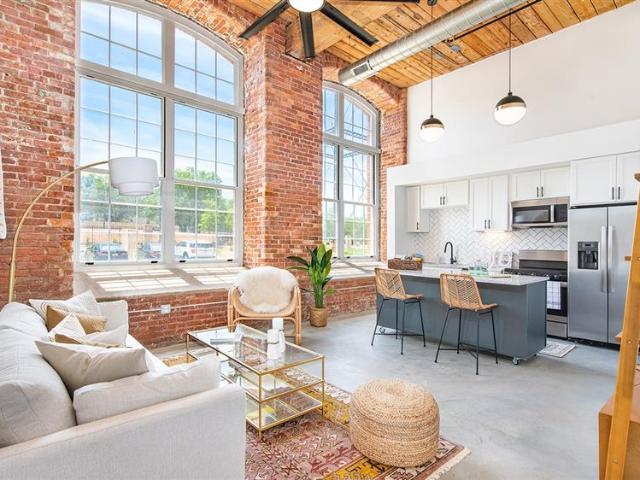 2 BR, 2 BA Apartment 1 East Main Street Unit 1420, Greenville, SC 29611