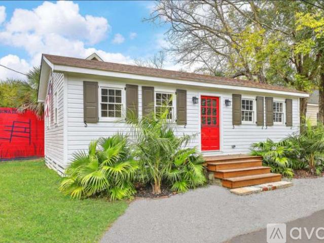 2 BR, 2 BA Apartment 1 Senate Street, Charleston, SC 29403