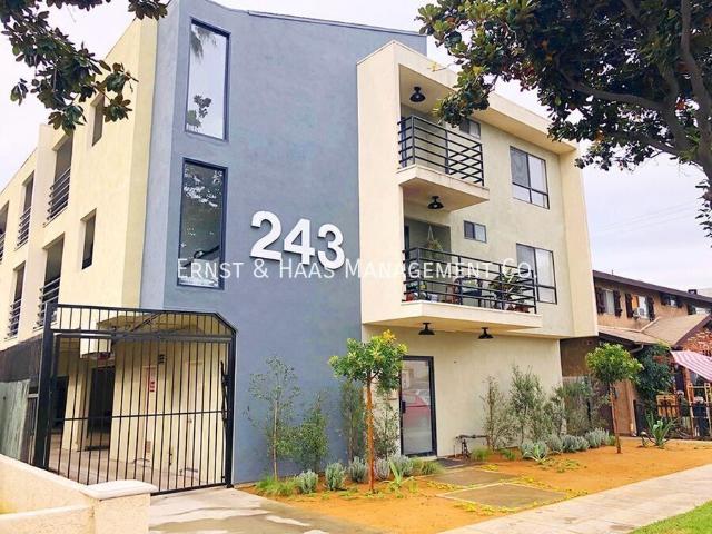 2 BR, 2 BA Apartment 243 Temple Ave Long Beach, CA 90803