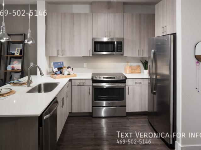2 BR, 2 BA Apartment 2400 E. 6th St, Austin, TX 78702