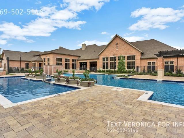 2 BR, 2 BA Apartment 2400 Fort Worth Ave, Dallas, TX 75211