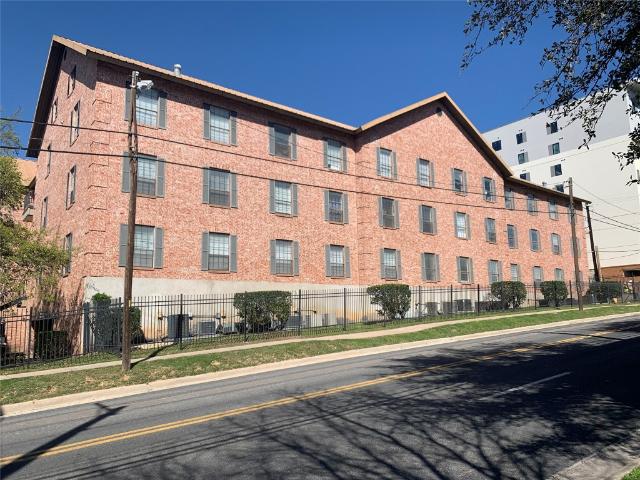 2 BR, 2 BA Apartment 2401 Leon Street, Austin, TX 78705