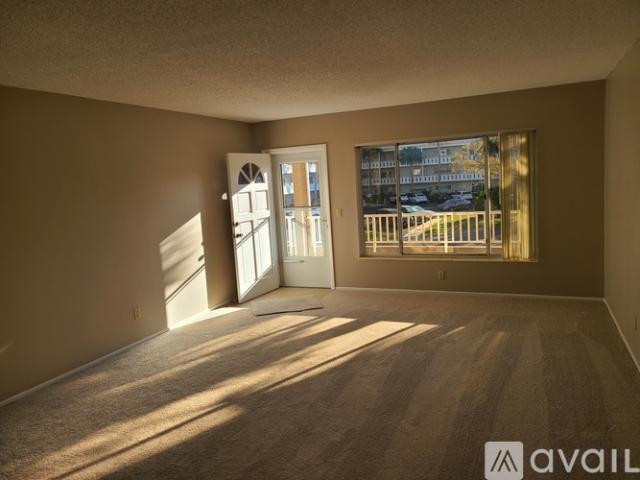 2 BR, 2 BA Apartment 2402 Ecuadorian Way, Unit 40, Clearwater, FL 33763