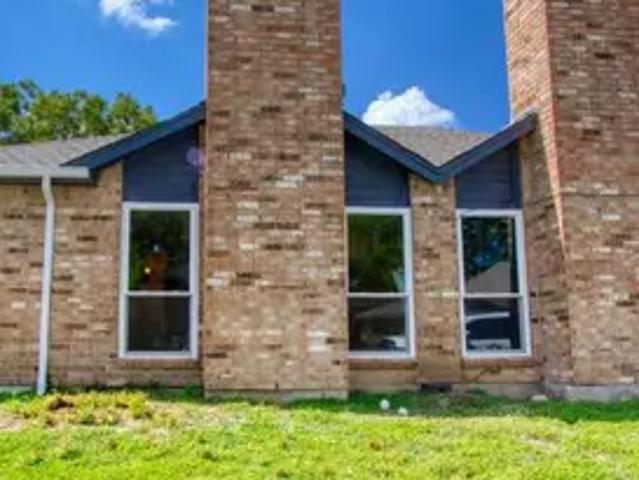 2 BR, 2 BA Apartment 2402 Summer Pl Dr, Arlington, TX 76014