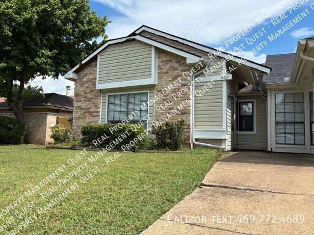 2 BR, 2 BA Apartment 2402 Sunflower Dr, Arlington, TX 76014
