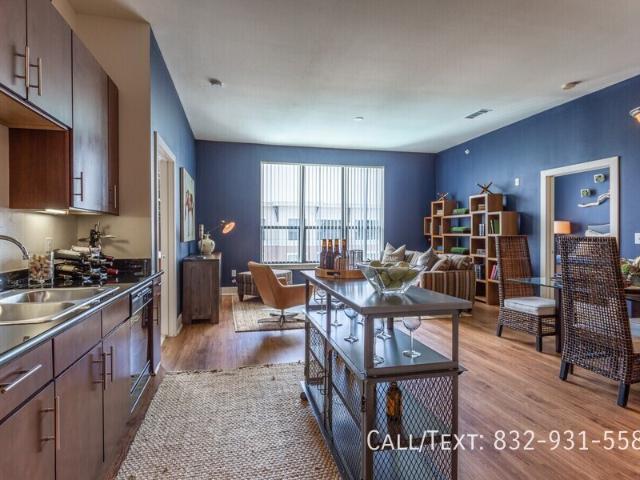 2 BR, 2 BA Apartment 2424 Sawyer Heights St, Houston, TX 77007