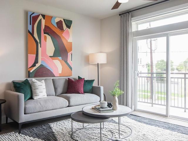 2 BR, 2 BA Apartment 2425 Bell Street, Houston, TX 77003