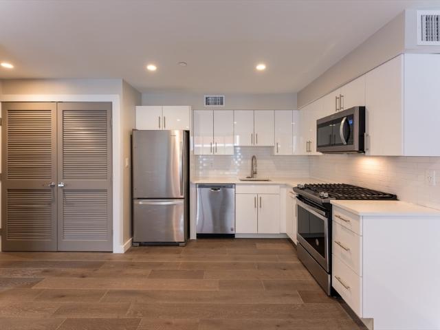 2 BR, 2 BA Apartment 244 Hanover Street, Boston, MA 02113