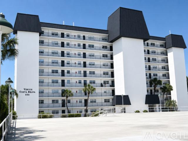 2 BR, 2 BA Apartment 244 St Augustine Ave, Unit 304, Venice, FL 34285