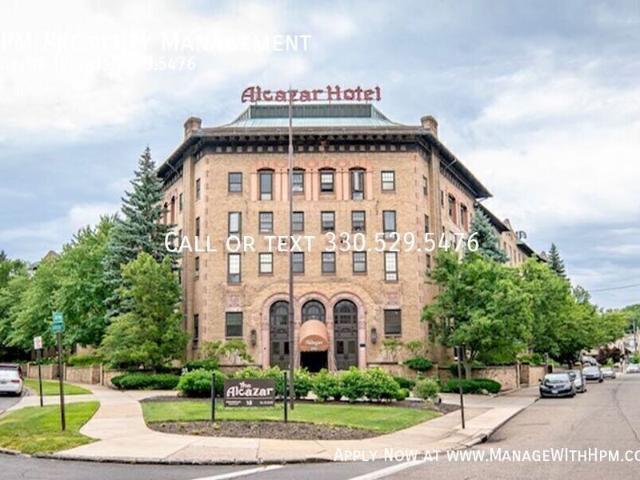 2 BR, 2 BA Apartment 2450 Derbyshire Rd, Cleveland, OH 44106