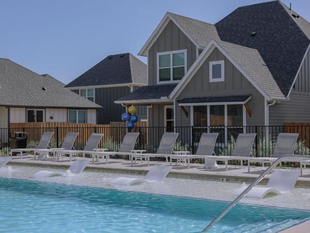 2 BR, 2 BA Apartment 2451 Eaton Street Unit 519, Fort Worth, TX 76108