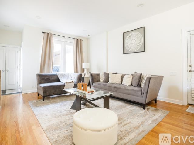 2 BR, 2 BA Apartment 2451 North Clybourn Avenue, Unit 8, Chicago, IL 60614