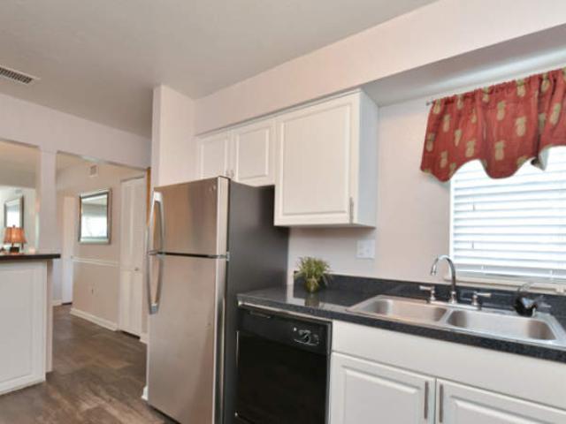 2 BR, 2 BA Apartment 2490 S Conway Rd, Orlando, FL 32812