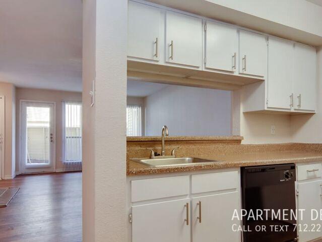 2 BR, 2 BA Apartment 24 Heritage Colony DrÂ, Webster, TX 77598
