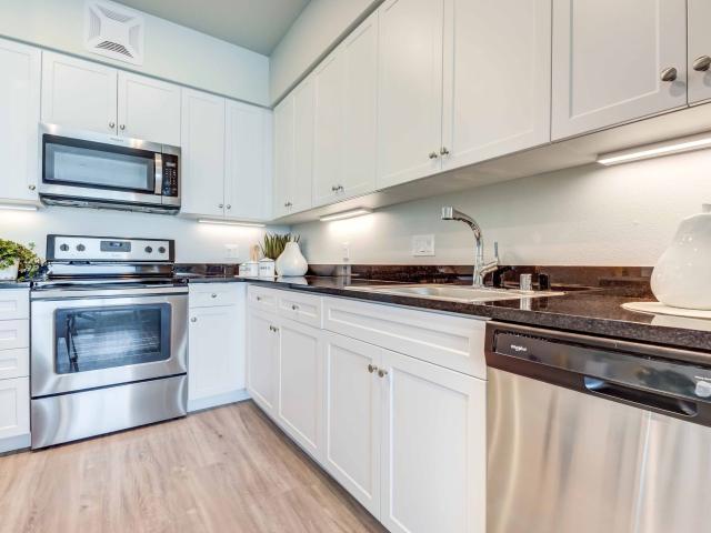 2 BR, 2 BA Apartment 2500 Webster Street Unit 406, Oakland, CA 94612