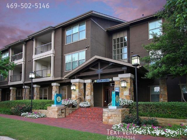 2 BR, 2 BA Apartment 2525 Henderson Ave, Dallas, TX 75206