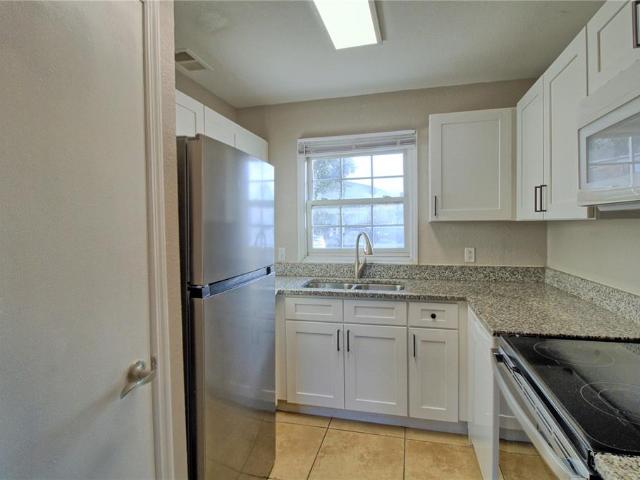 2 BR, 2 BA Apartment 2537 Cedar Cypress Ct Tampa, FL 33618