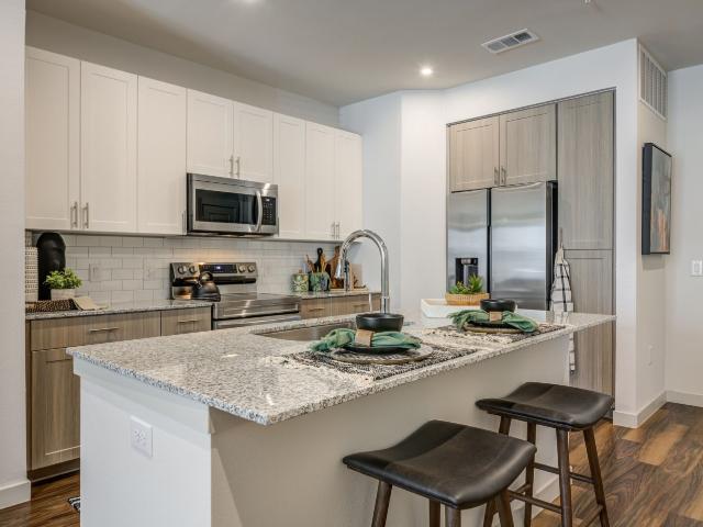 2 BR, 2 BA Apartment 255 Williamsburg Pky Unit J107, Royse City, TX 75189