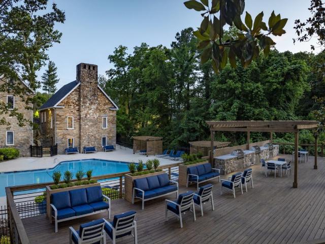 2 BR, 2 BA Apartment 2575 Delk Road Unit 1320A, Marietta, GA 30067