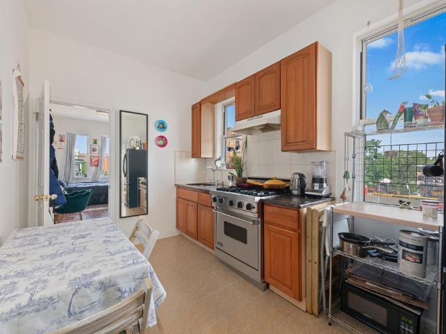 2 BR, 2 BA Apartment 25 Bogart St, Brooklyn, NY 11206