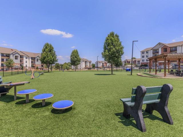 2 BR, 2 BA Apartment 2601 N Cresthaven Ave Unit 207, Springfield, MO 65803